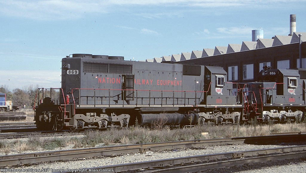 NRE SD40 869
